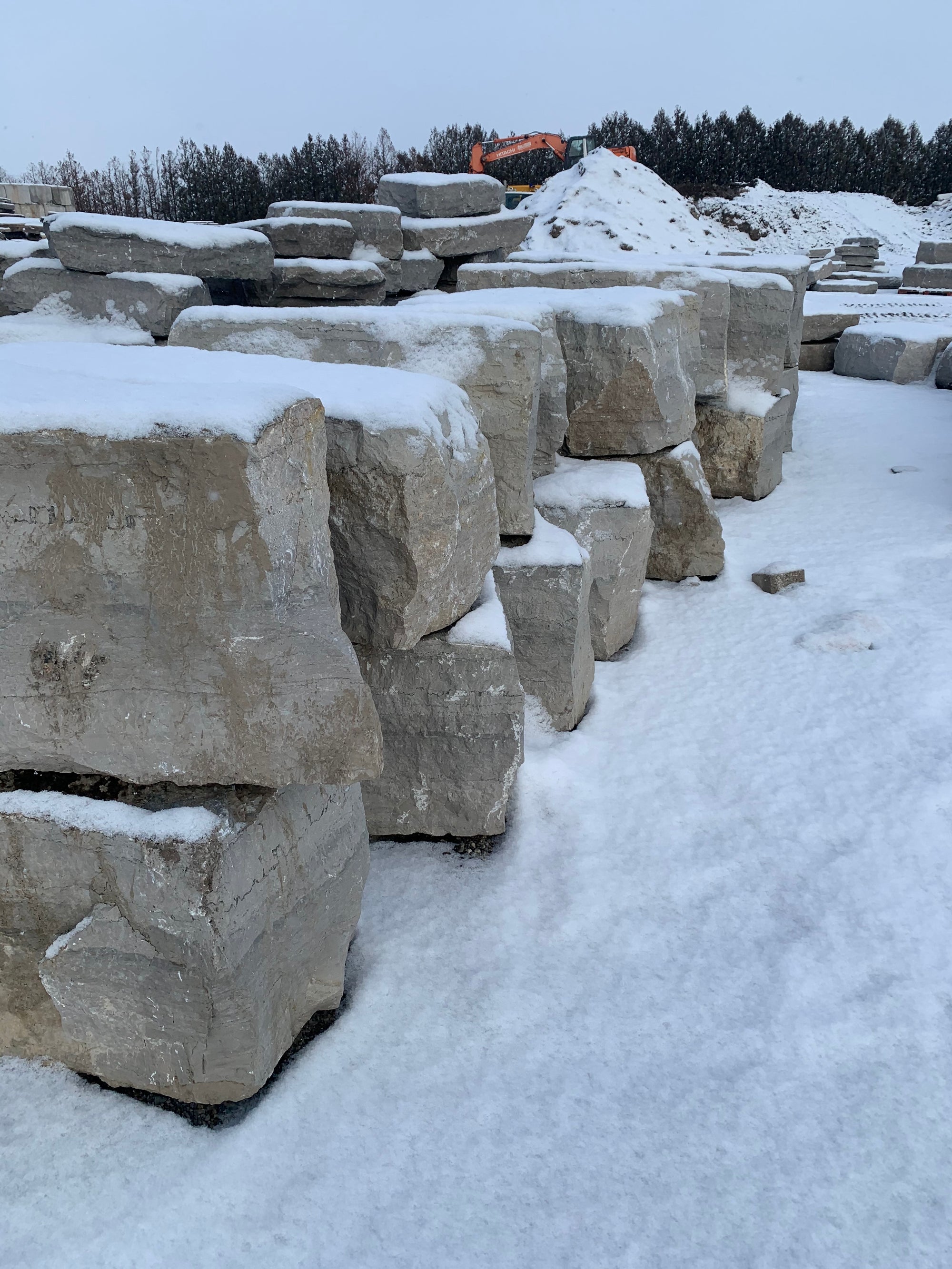 Natural Outcropping Stone: Premium Landscaping Solution – StonesDirect.com